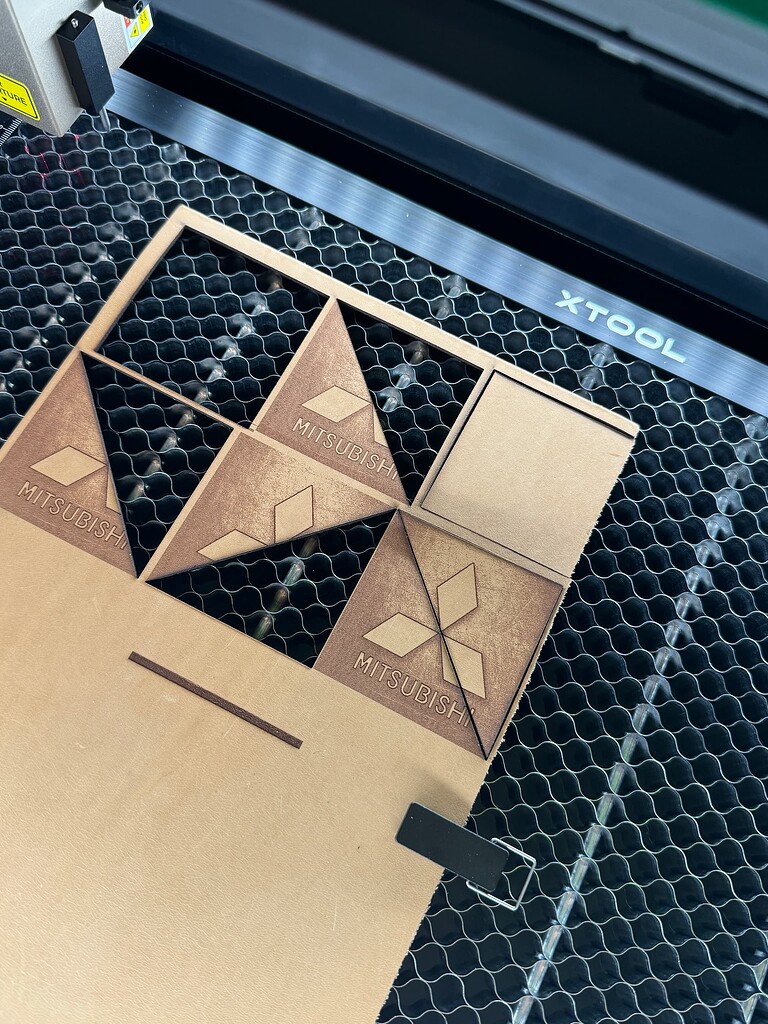 xTool S1 - Project end with square cut, but a triangle is cut instead ...